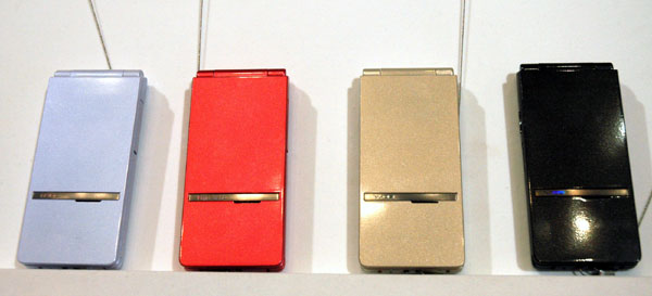 5/8 写真で見るドコモ706i全ラインナップ-後編 [携帯電話] All About